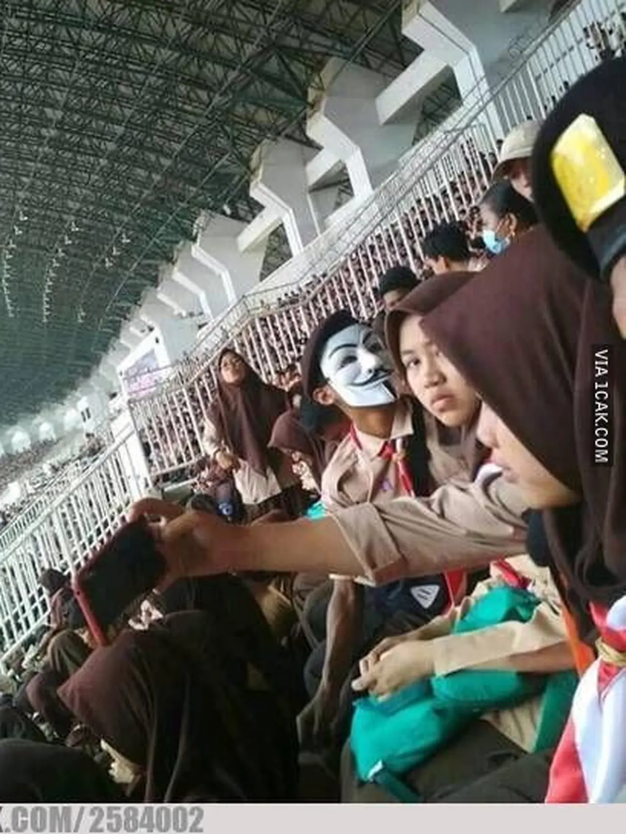 6 Potret Absurd Orang Pakai Topeng Hacker, Sok-Sokan Misterius - Hot ...