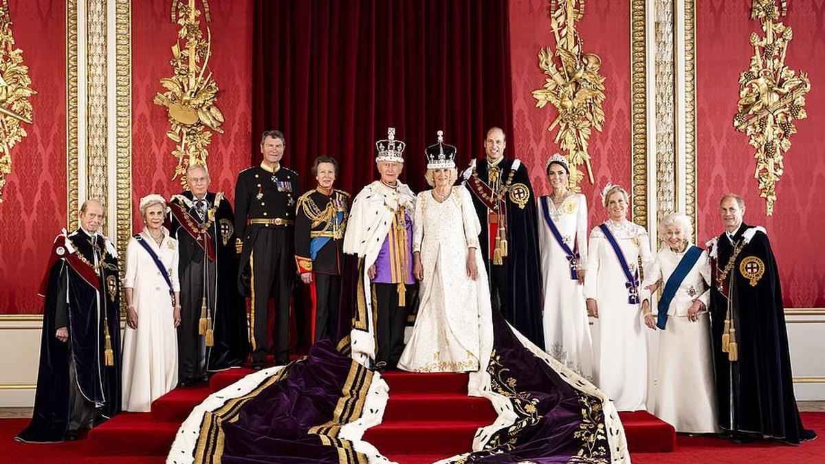 Makna di Balik Potret Putri Anne yang Sebelahan dengan Raja Charles III ...