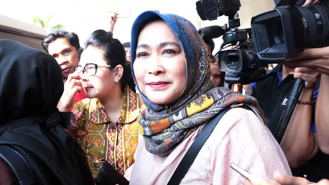 Jenny Rachman Rayakan Lebaran Anak Yatim di Dufan - ShowBiz Liputan6.com