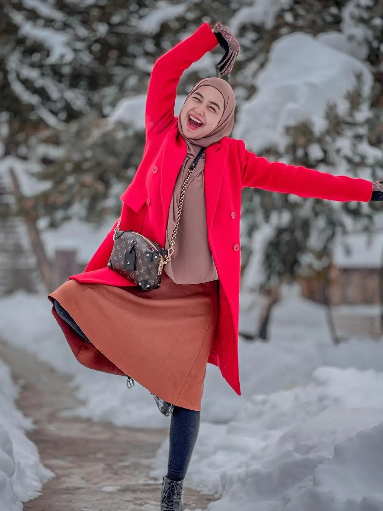 6 Potret Penampilan Ria Ricis saat Liburan di Luar Negeri, Modis dan ...