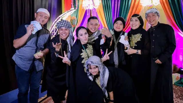 7 Potret Ayu Ting Ting Gelar Buka Puasa Bareng Karyawan, Beri Hadiah Emas dan Uang - Hot ...