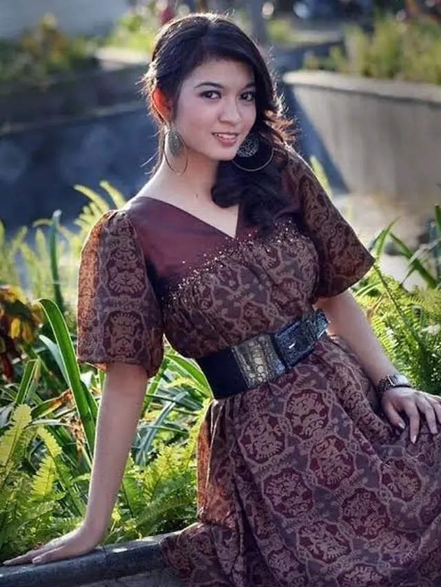 10 Potret Lawas Selvi Ananda Istri Gibran Rakabuming Raka, Pernah Jadi Putri Solo 2009 - Hot ...