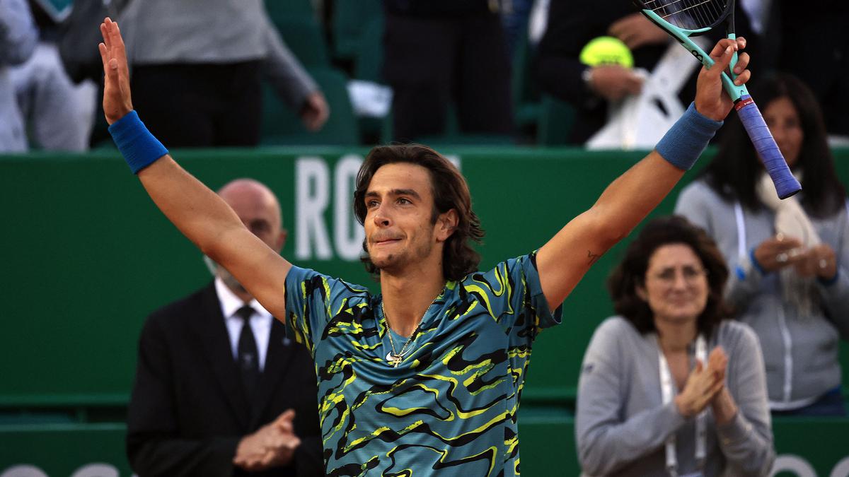 Foto: Kemenangan Emosional Lorenzo Musetti saat Tundukan Novak Djokovic ...