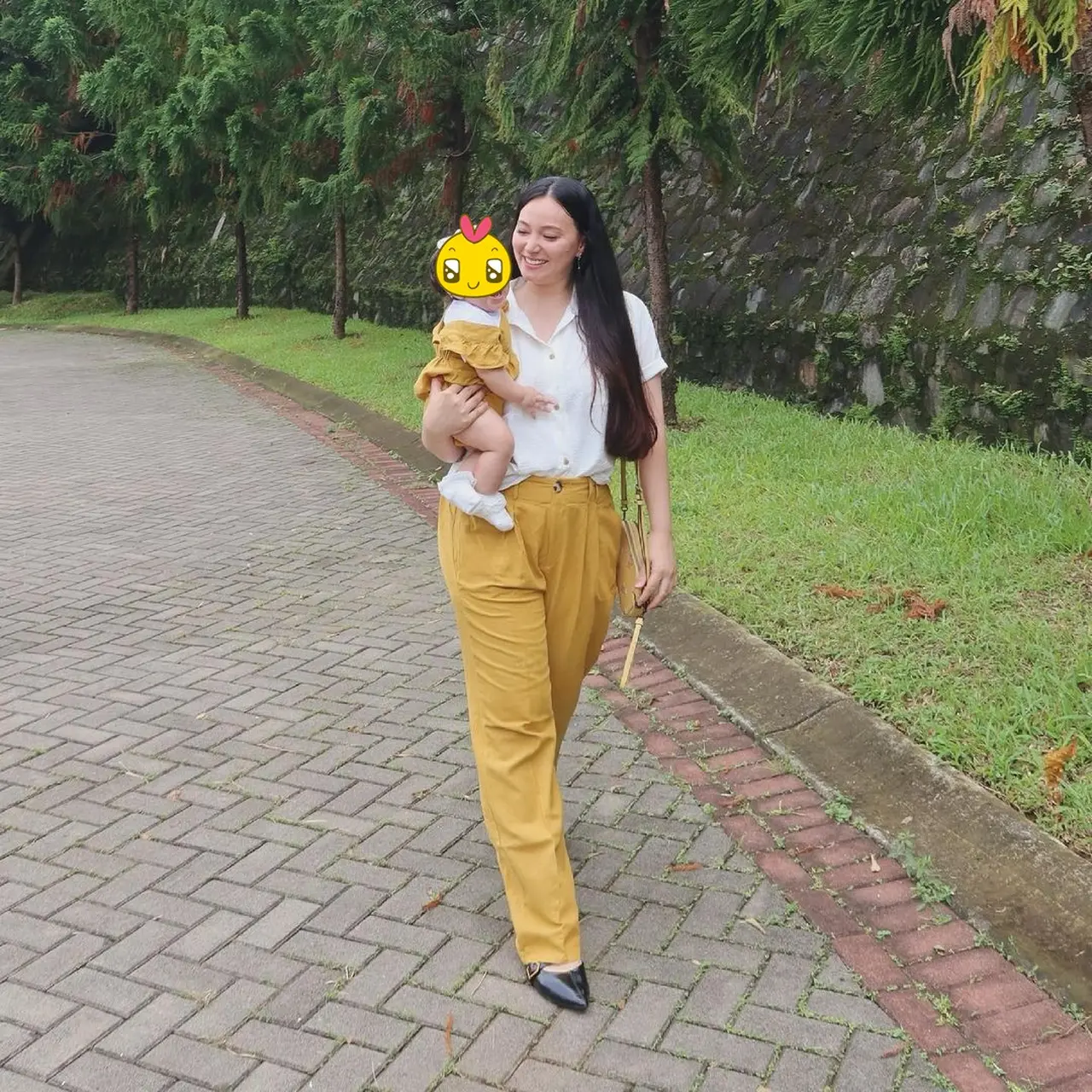 7 Gaya Asmirandah saat Momong Anak, Tetap Stylish - Hot Liputan6.com