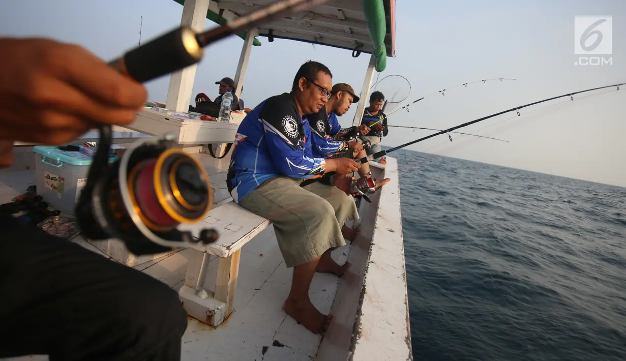 Serunya Sahur Sambil Memancing di Atas Perahu - Foto Liputan6.com