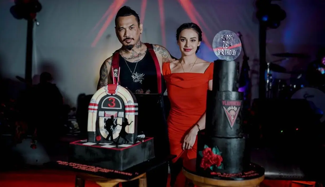 Momen Jerinx dan Nora Alexandra Rayakan Anniversary, Tampil Mesra ...