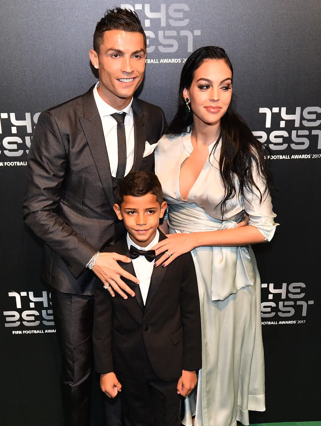 PHOTO: Deretan Wags Pemain Sepak Bola di Karpet Hijau Penghargaan FIFA ...