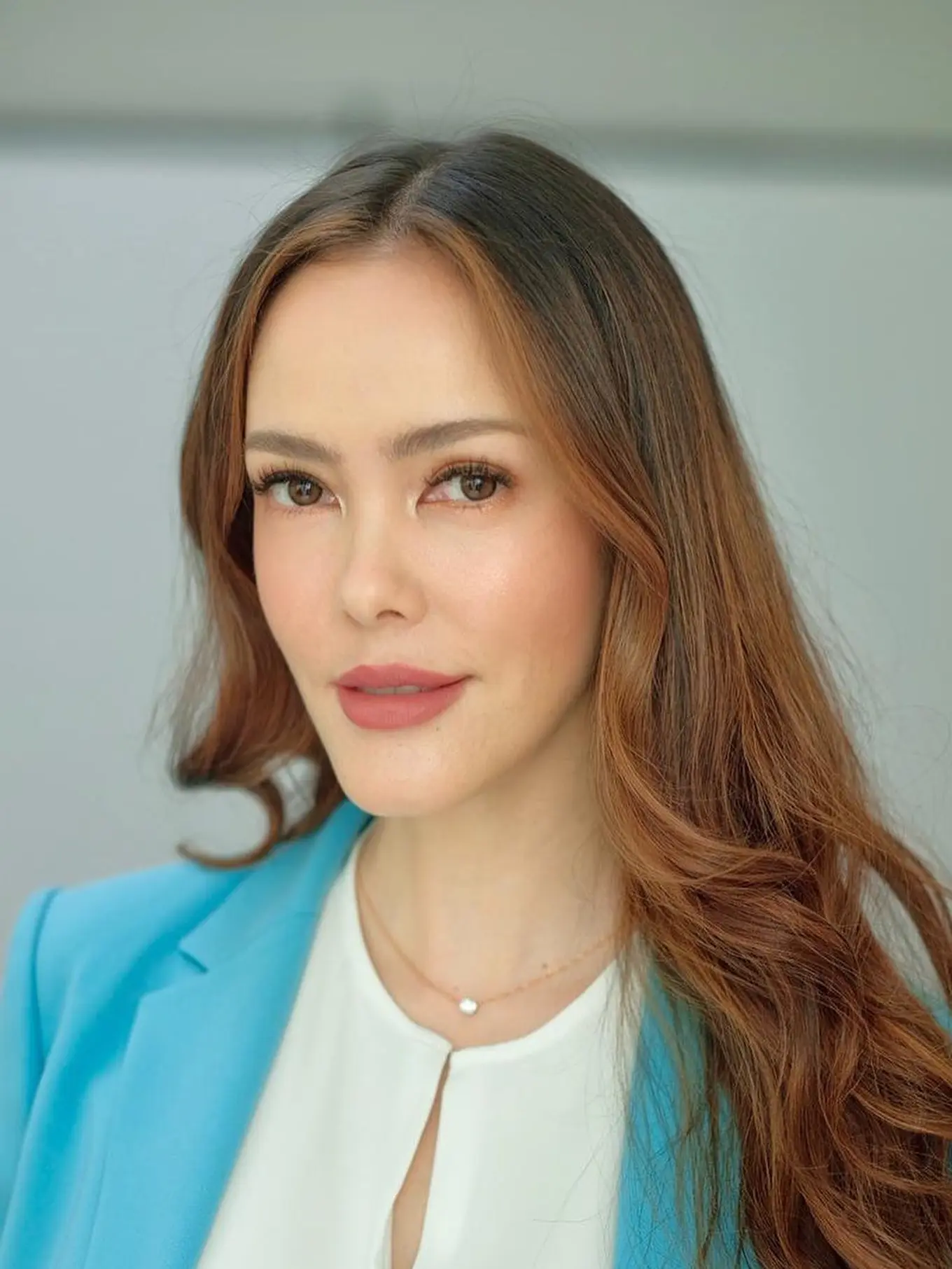 7 Potret Cathy Sharon yang Mengungkap Sosok Pria Cinta Pertamanya