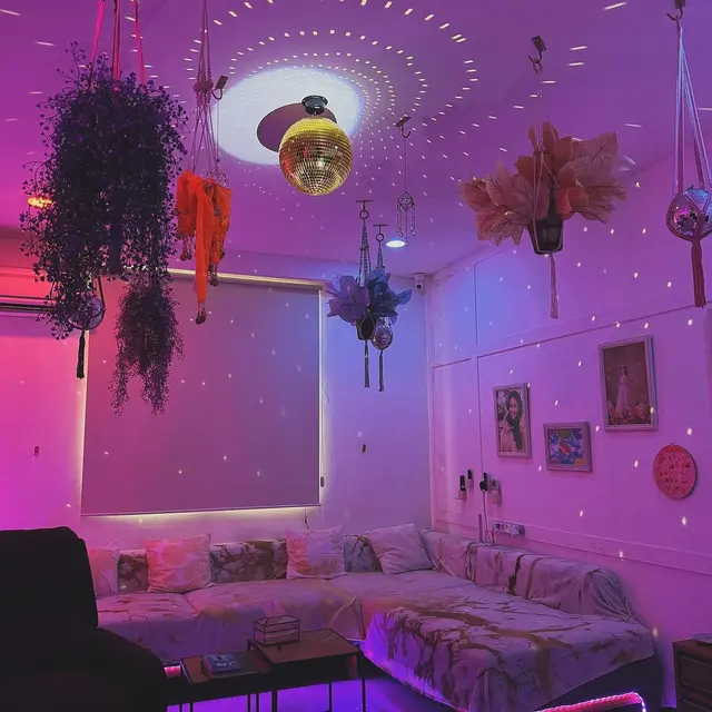 7 Potret Ruang Rias dan Tempat Santai Marshanda, Tumpukan Baju Bikin ...