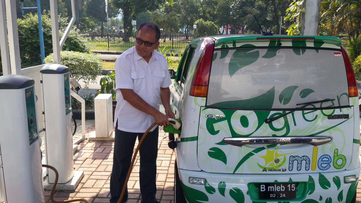 PLN: Pengguna Mobil Listrik Harus Dapat Tempat Parkir Khusus - Bisnis ...