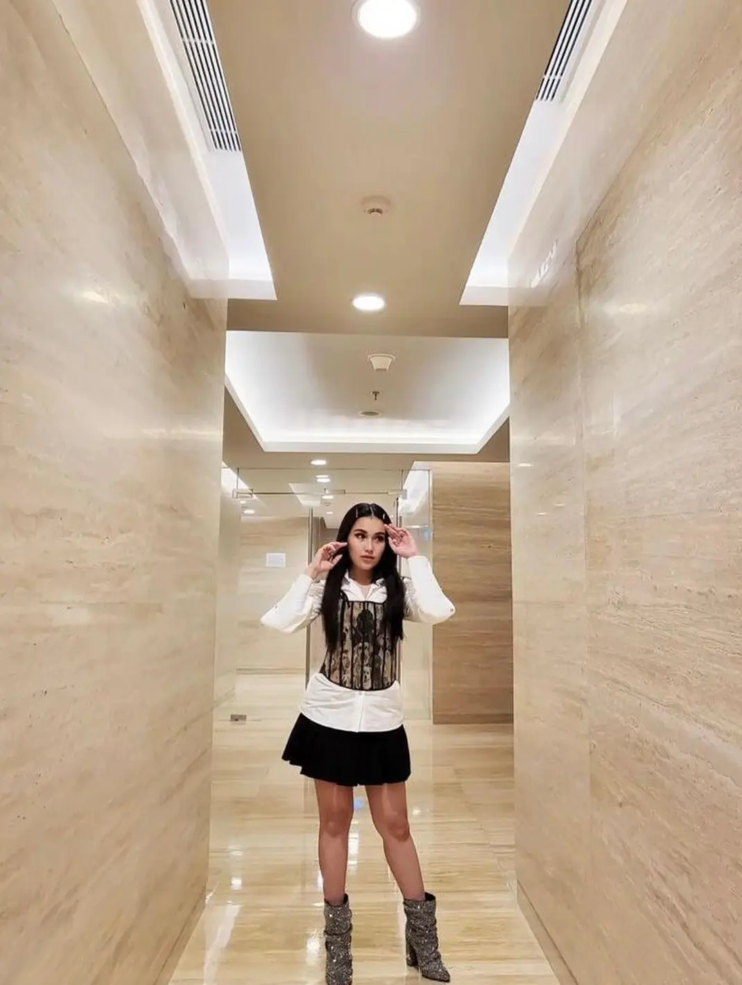 8 Potret Ayu Ting Ting Tampil Kekinian Bak ABG, Setia dengan Korean Style