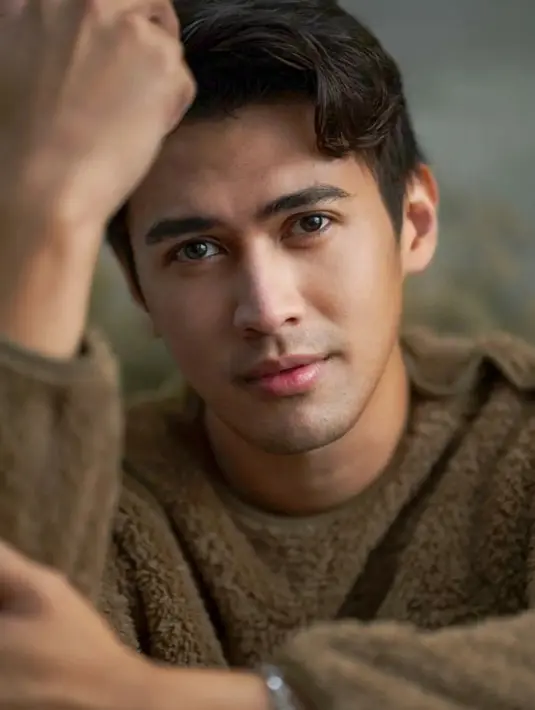 Potret Hessel Steven yang Pesonanya Bikin Kesengsem, Makin Berkarisma ...