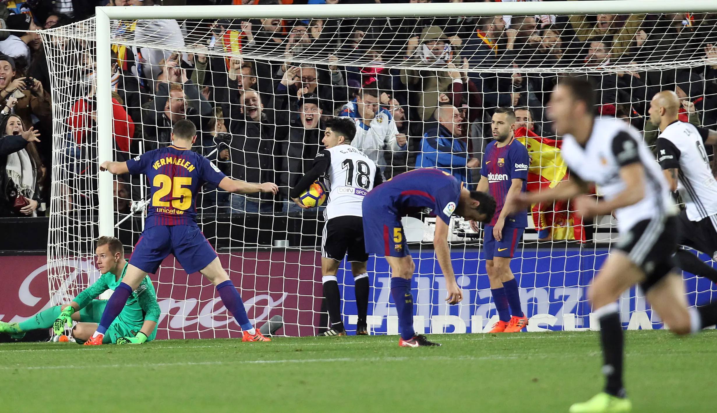 PHOTO: Barcelona Ditahan Imbang Valencia - Foto Liputan6.com