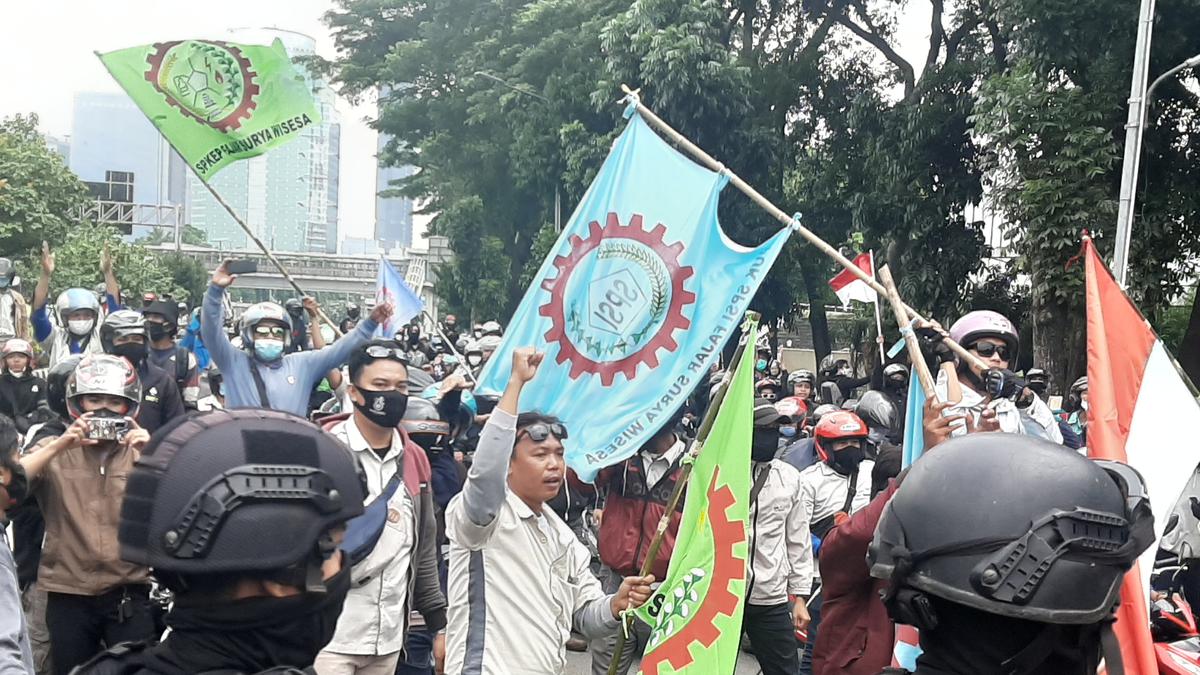 Ada Demo Ruu Cipta Kerja Arus Lalu Lintas Di Sekitar Istana Dialihkan