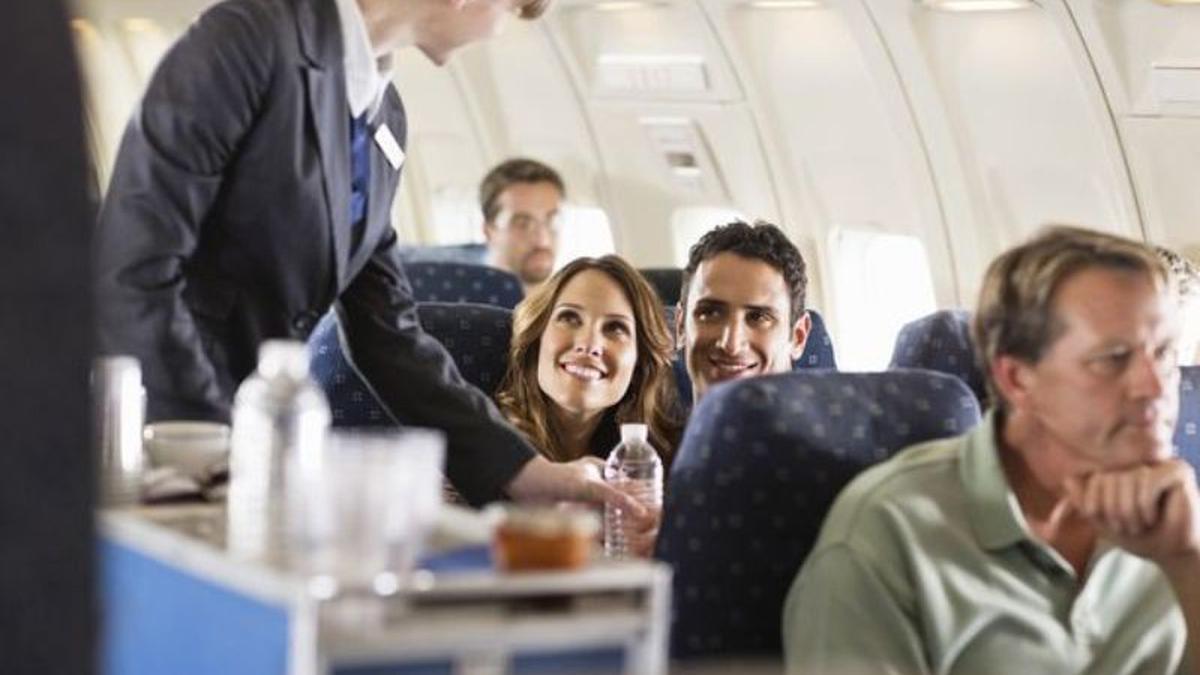 9 Fakta Mengejutkan Seputar Penerbangan dan Awak Pesawat - Health ...