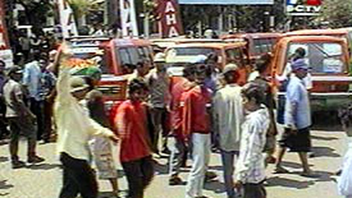 Ratusan Sopir Angkot di Semarang Mogok - News Liputan6.com