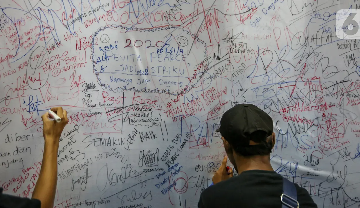 FOTO: Kaus Berukuran 3 Meter Ramaikan JakCloth 2019 - Foto Liputan6.com