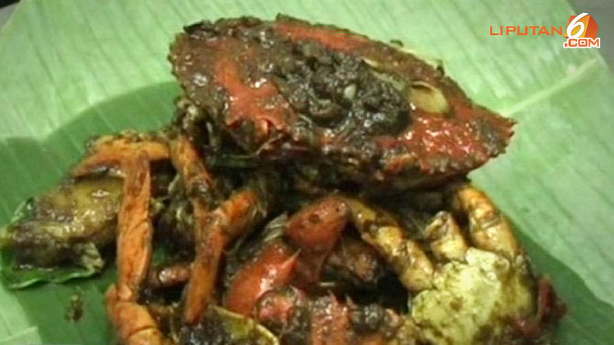 VIDEO: Nyaam.. Nikmatnya Kepiting Asap Daun Pisang - News Liputan6.com