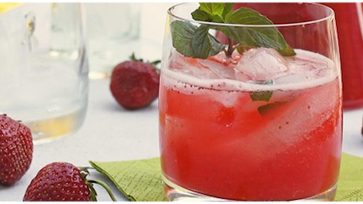 Resep Cocktails Stroberi Leci Segar - Lifestyle Fimela.com