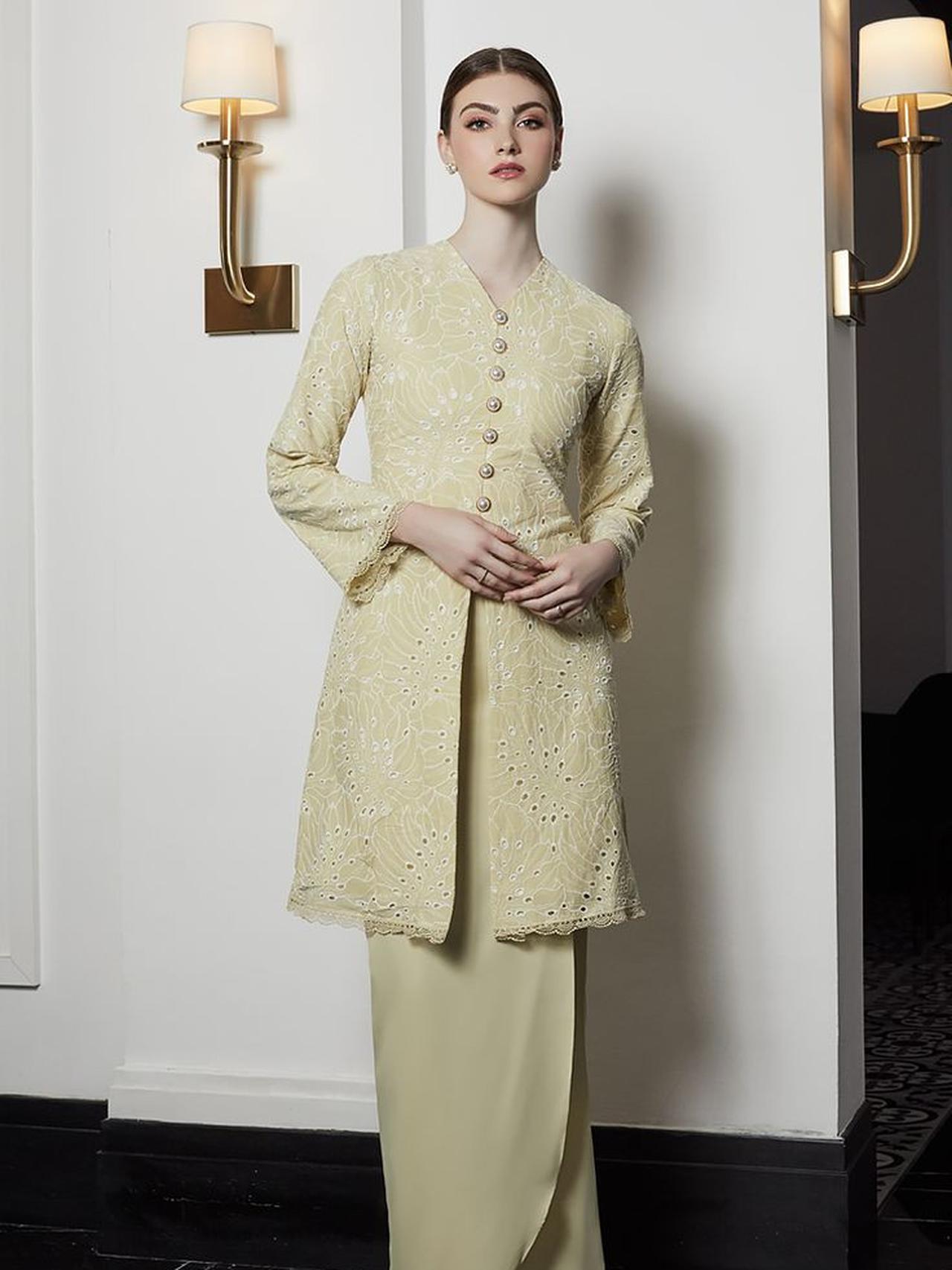 Asal Usul Baju Kurung: Simbol Tradisi yang Menjadi Ikon Fashion Indonesia