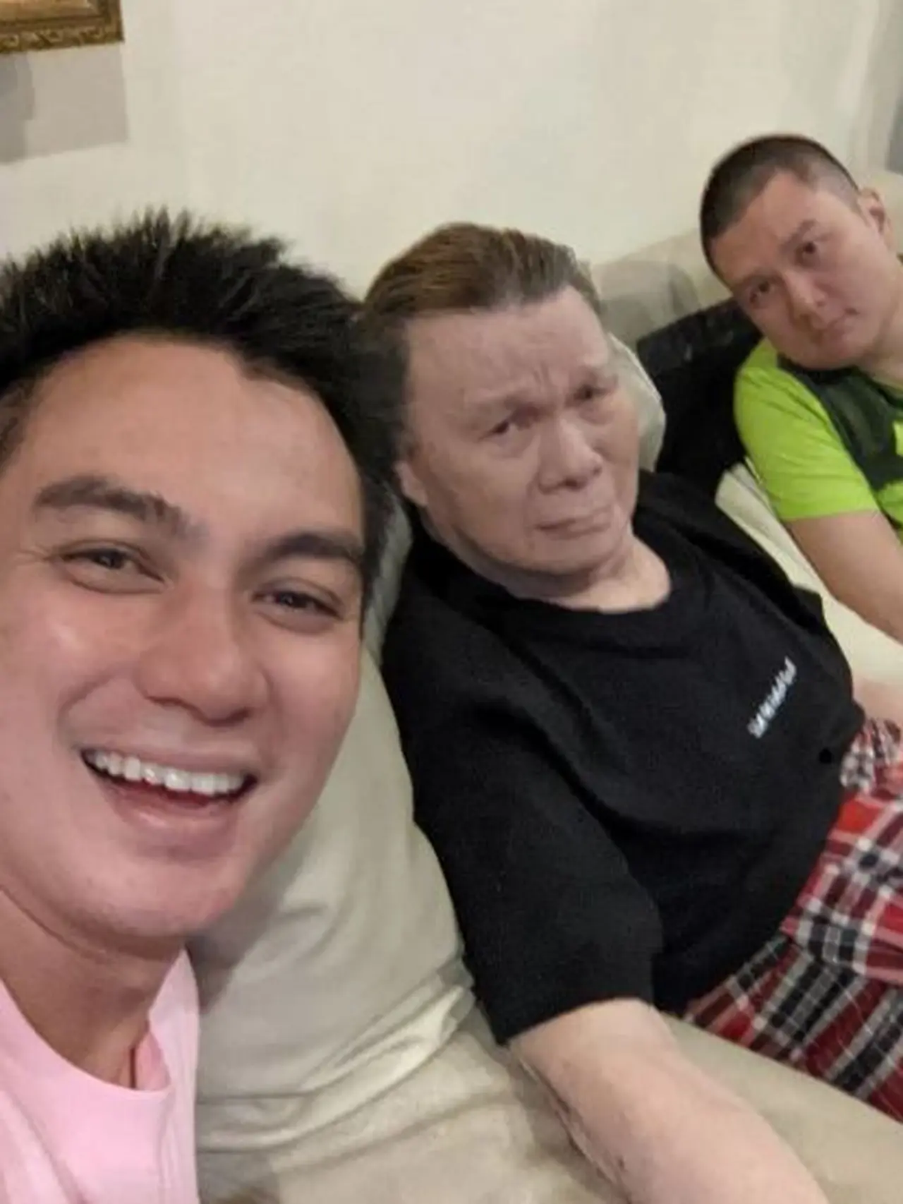 10 Potret Kakak Baim Wong yang Paling Jarang Nongol, Ternyata Mirip ...