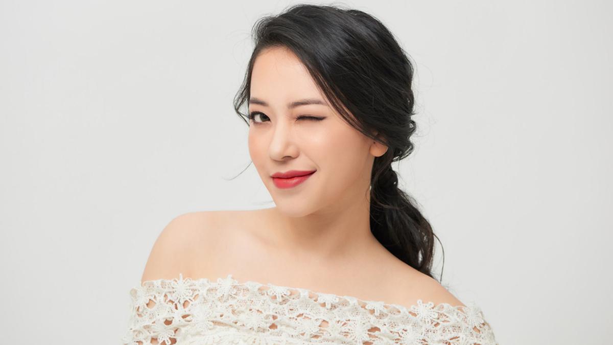 9 Tips dari Profesional Makeup Artist Cara Merias Wajah Sendiri di Hari ...