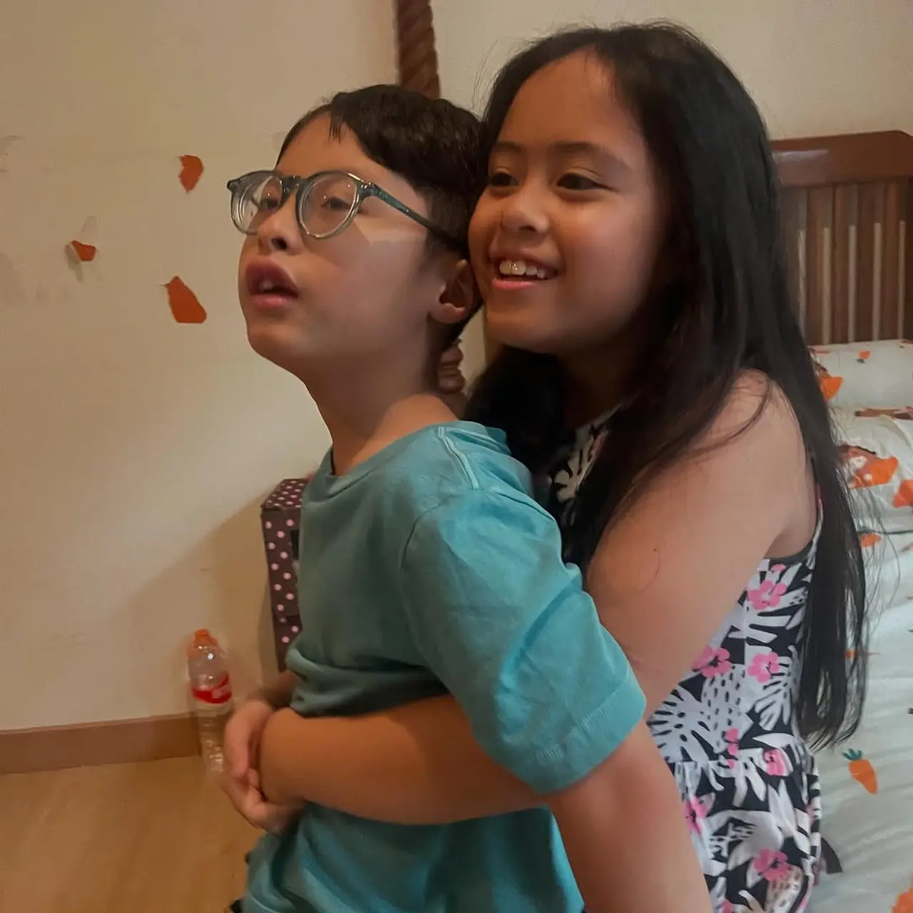 5 Potret Anak Kembar Cynthia Lamusu dan Surya Saputra, Cantik-Tampan Penuh Pesona - Hot Liputan6.com