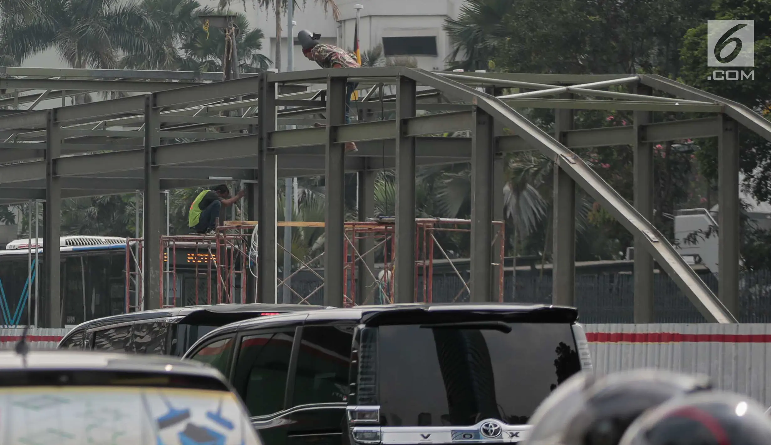 FOTO: Melihat Pembangunan Halte Tosari Baru - Foto Liputan6.com