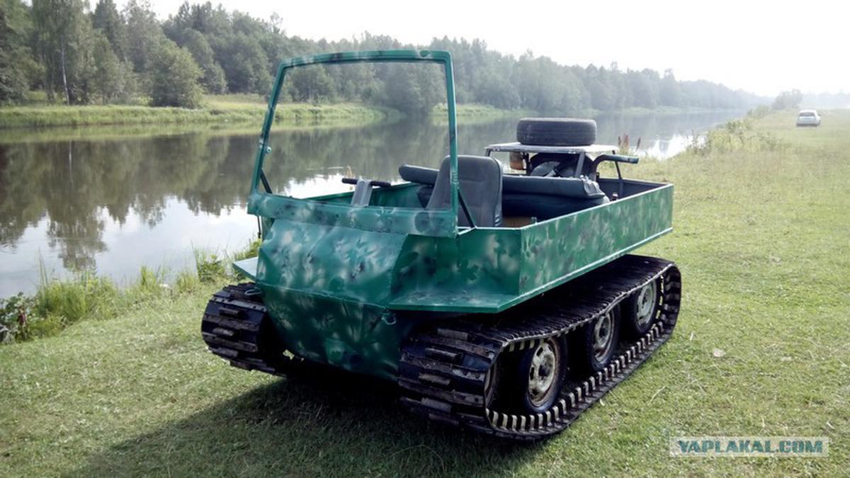 Kakek Tua Sulap Mobil Usang Jadi Tank