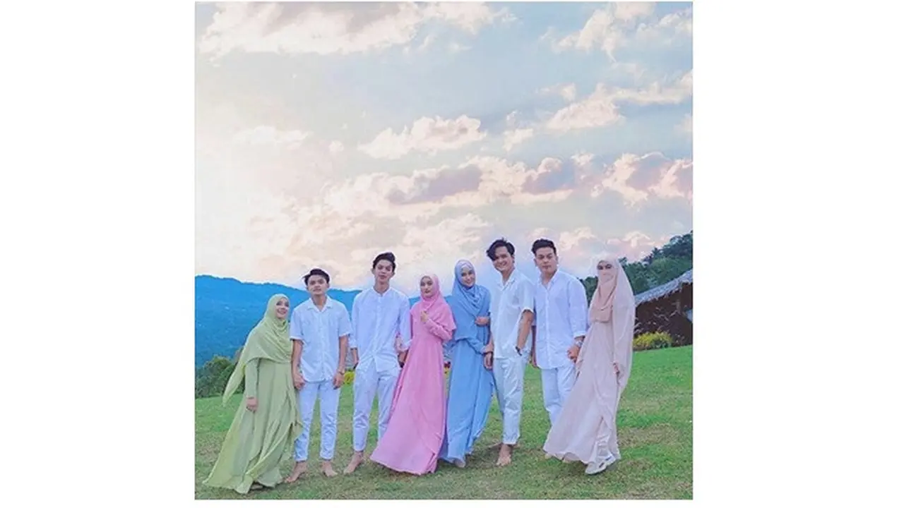 7 Potret Kebersamaan Personel Adam Musik dengan Istri, Kompak Banget ...