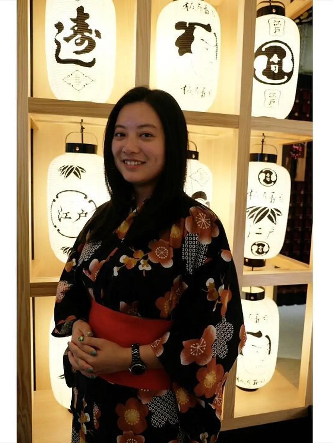 Penampilan Sederhana dan Simple Leony Si Mantan Penyanyi Cilik