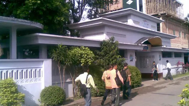 Perjuangan Kalend Osen Membangun Kampung Bahasa Inggris - News Liputan6.com