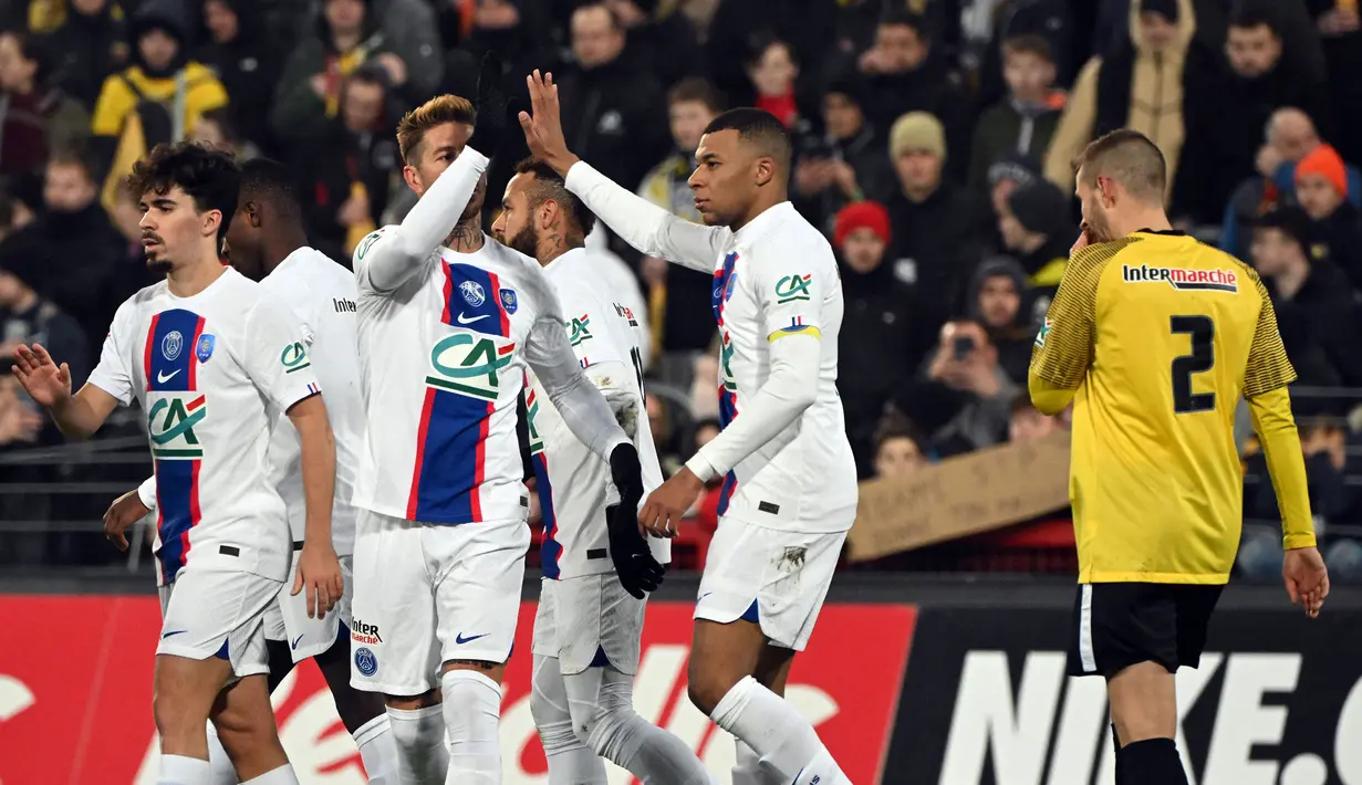 Foto: Gawang US Pays de Cassel Jadi Sasaran Tembak Kylian Mbappe, Jebol ...