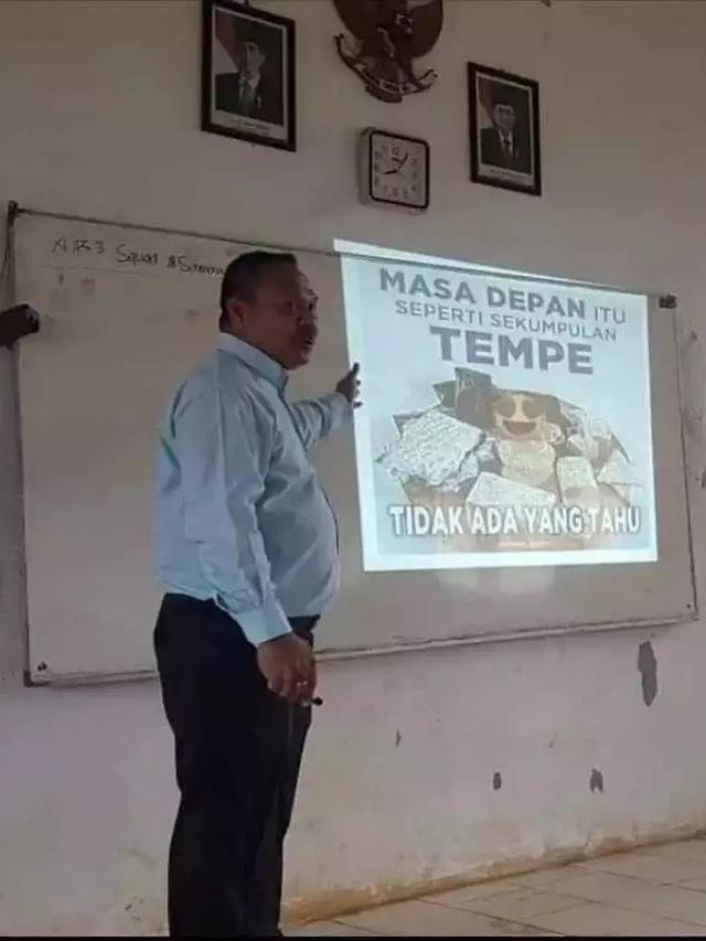 6 Tingkah Guru Cowok Saat Mengajar Ini Bikin Tepuk Jidat