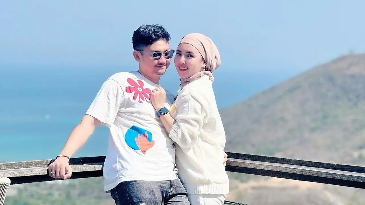 Pamer Baby Bump, Ini 6 Potret Mesra Angga Wijaya dan Nurul Kamaria ...