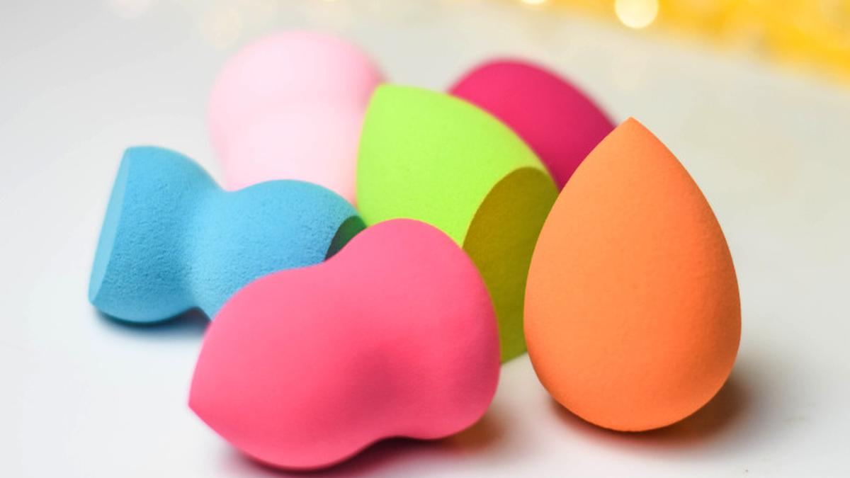 How To: 4 Tips Mudah Membersihkan Spons Bedak