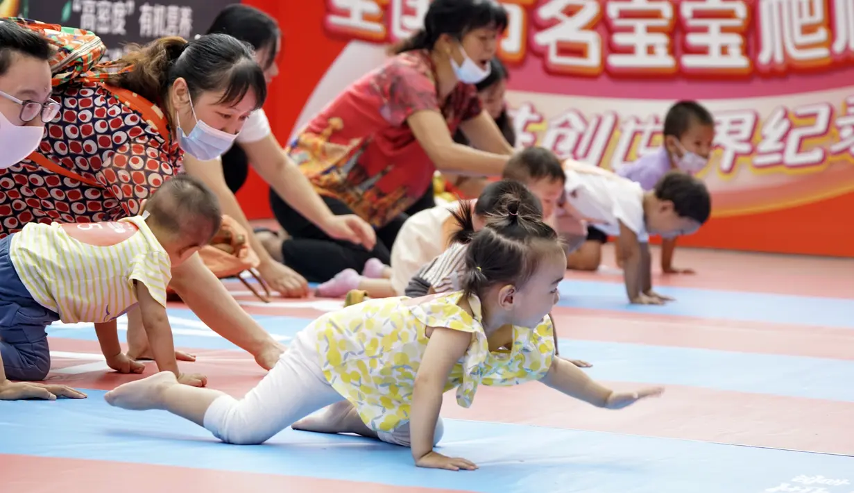 FOTO: Seru, Bayi-Bayi di China Ikuti Lomba Merangkak - Foto Liputan6.com