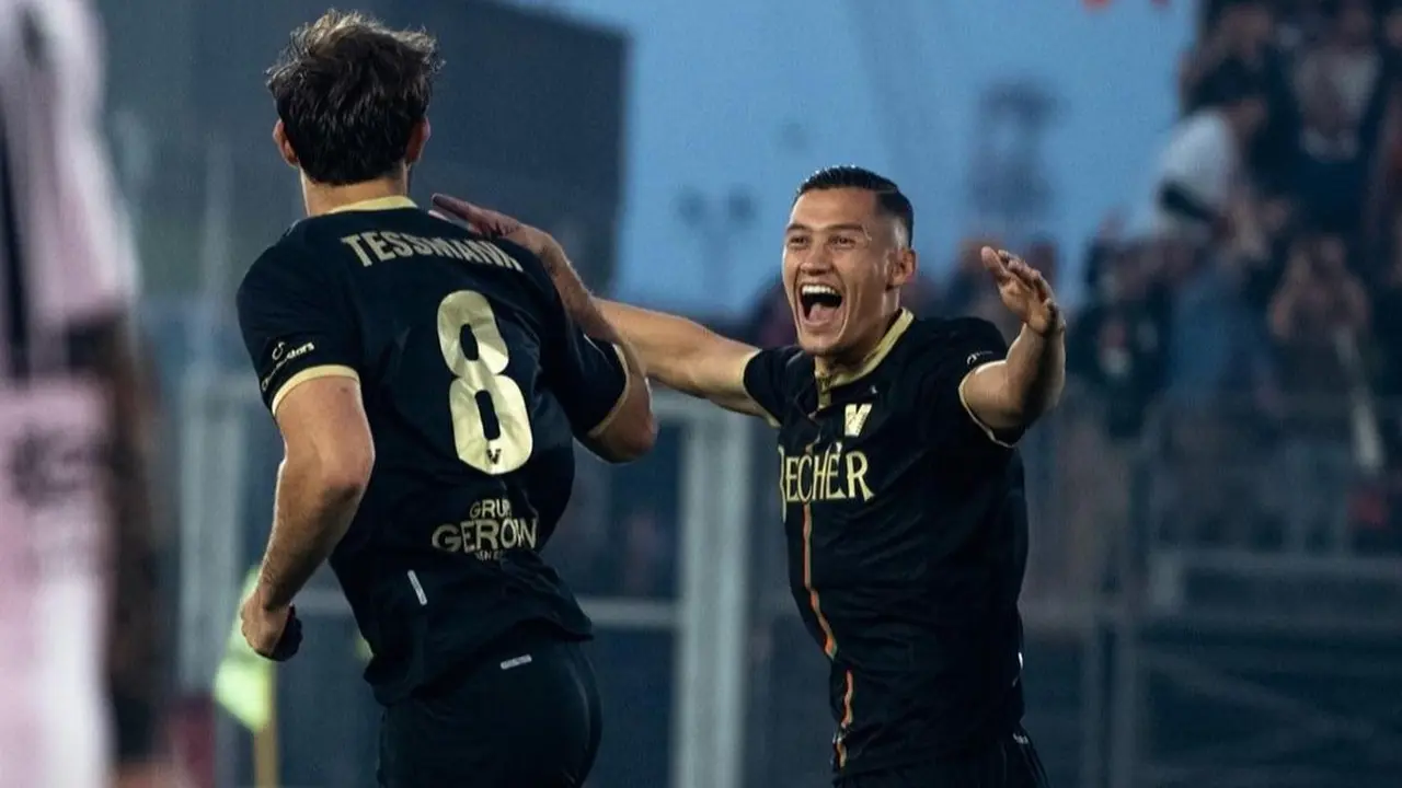 Manyala Bang Jay! Bek Timnas Indonesia, Jay Idzes Bawa Venezia Promosi ...