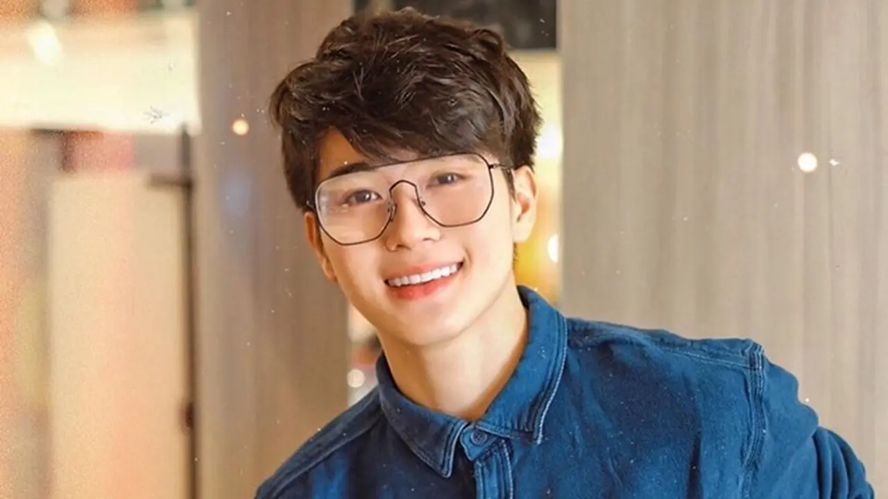 6 Potret Michael Chandra, Member Boygroup Indonesia yang Bak Idol K-Pop - Hot Liputan6.com