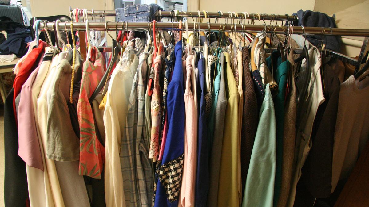 Trik Membuat Pakaian Tetap Bersih dan Rapi - Fashion Fimela.com