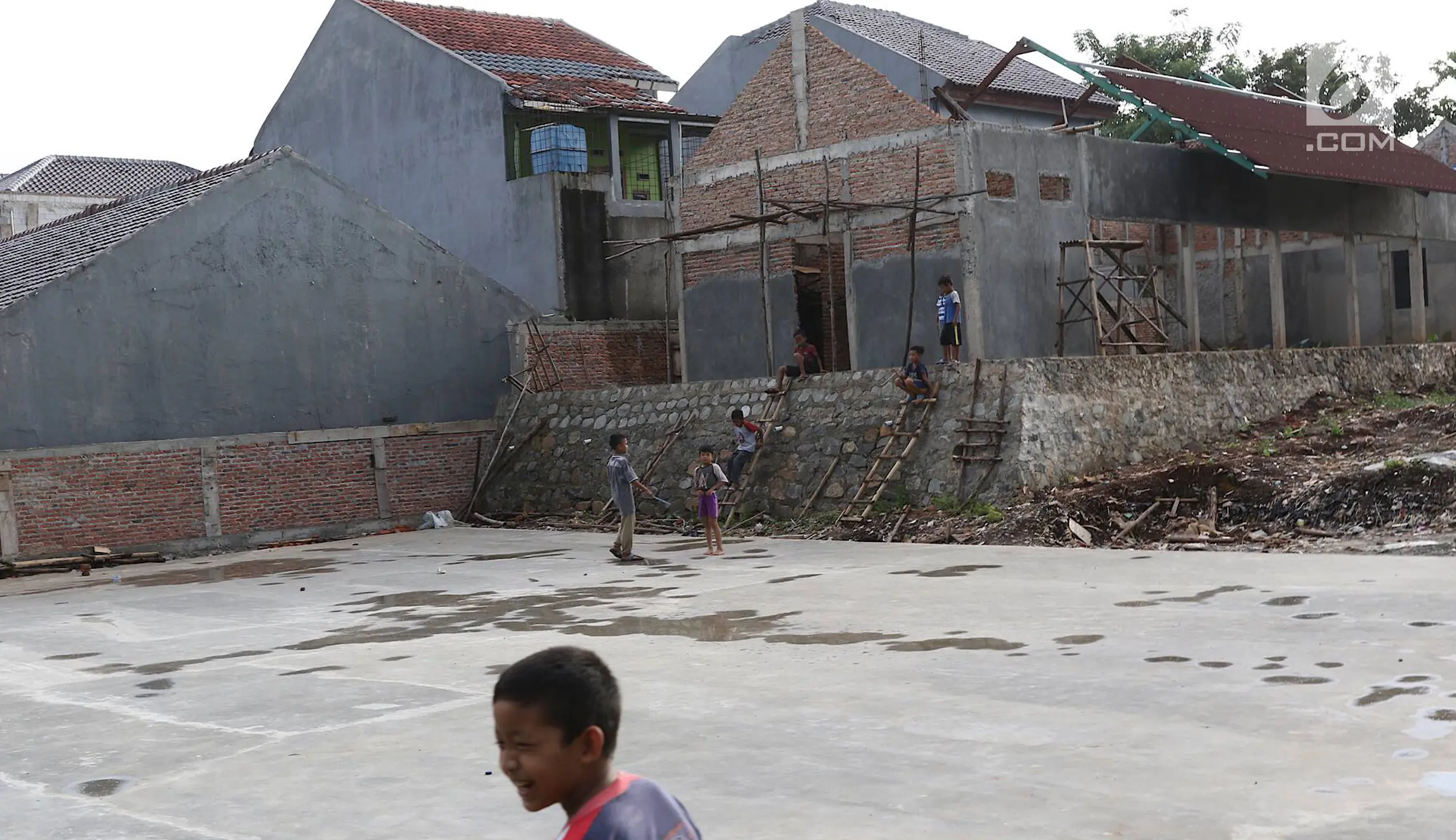 FOTO: Pembangunan RPTRA Pelangi Cipedak Kembali Mangkrak - Foto ...