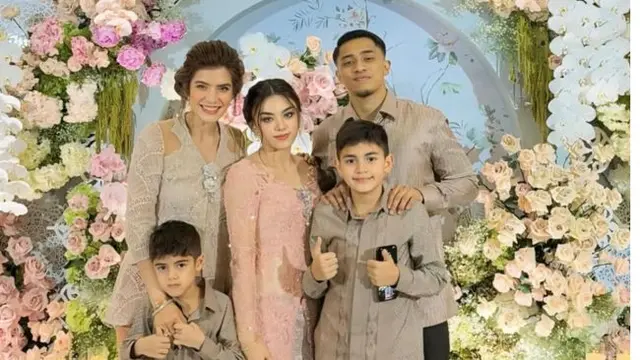 7 Potret Hangat Keluarga Carissa Puteri di Pertunangan Shalva Rizaldi, Netizen: Good Looking ...
