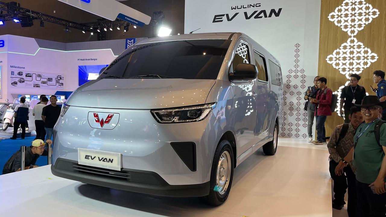 Wuling Kenalkan Kendaraan Niaga Listrik EV Van di PEVS 2025