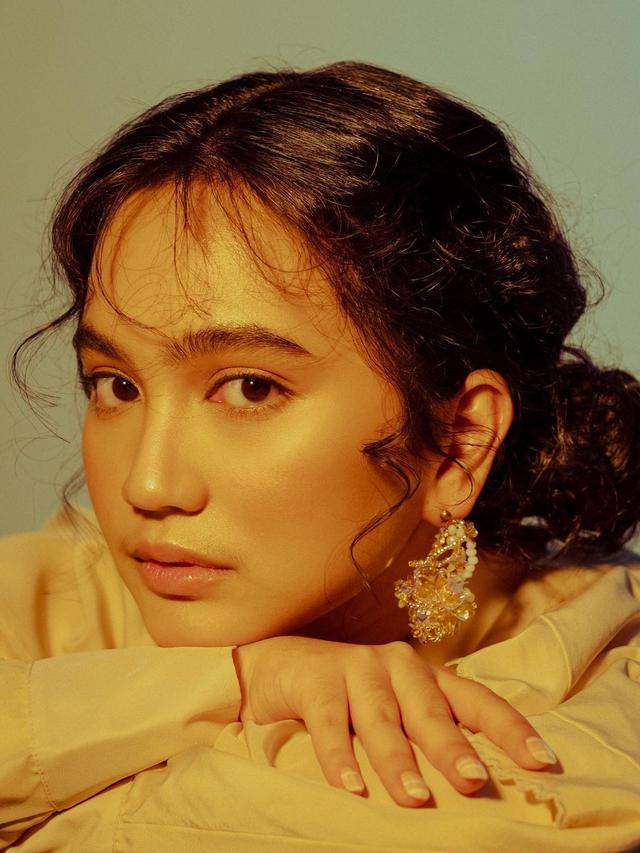 5 Gaya Rachel Amanda dalam Pemotretan Bertema Vintage, Menawan - Hot ...