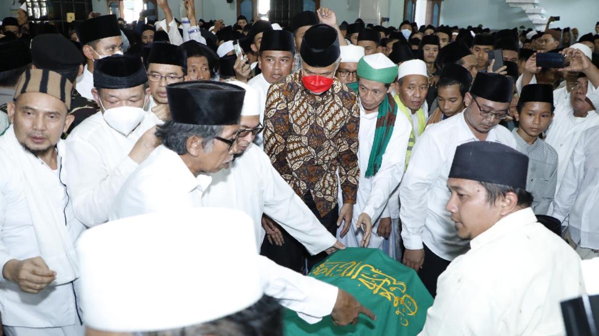 KH Dimyati Rois di Mata Ganjar Pranowo: Ulama Pengayom dan Menyejukkan ...