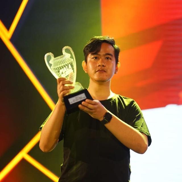 Gibran Rakabuming Pakai Masker Chanyeol EXO, Dikritik Kaesang Pangarep ...