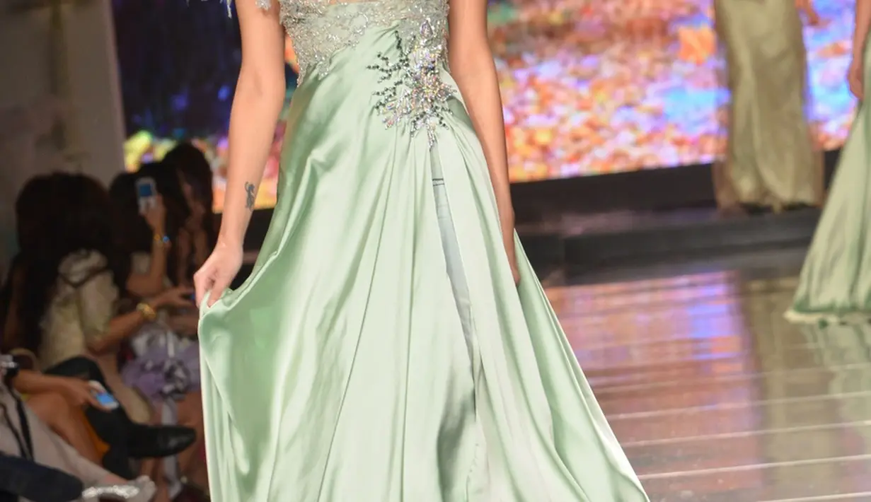 Sekuen Busana Cocktail II - Photo Fimela.com