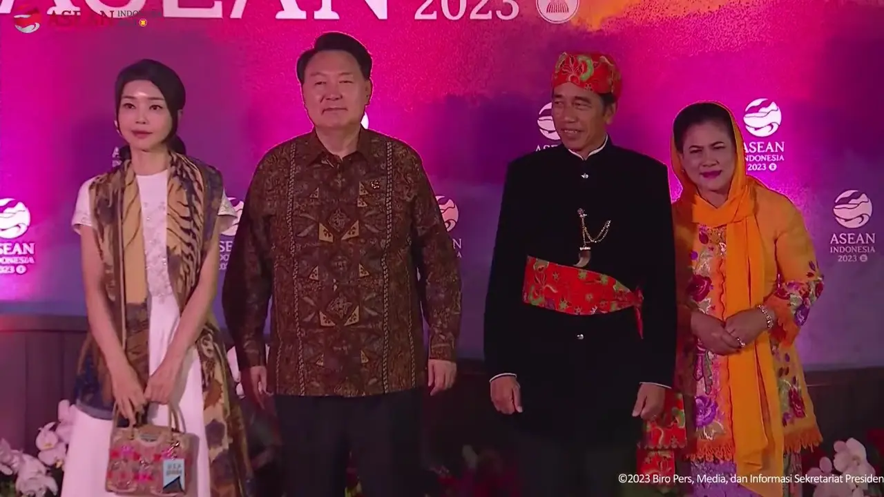 Gaya Para Ibu Negara Berselendang Batik di Gala Dinner KTT Asean 2023 ...
