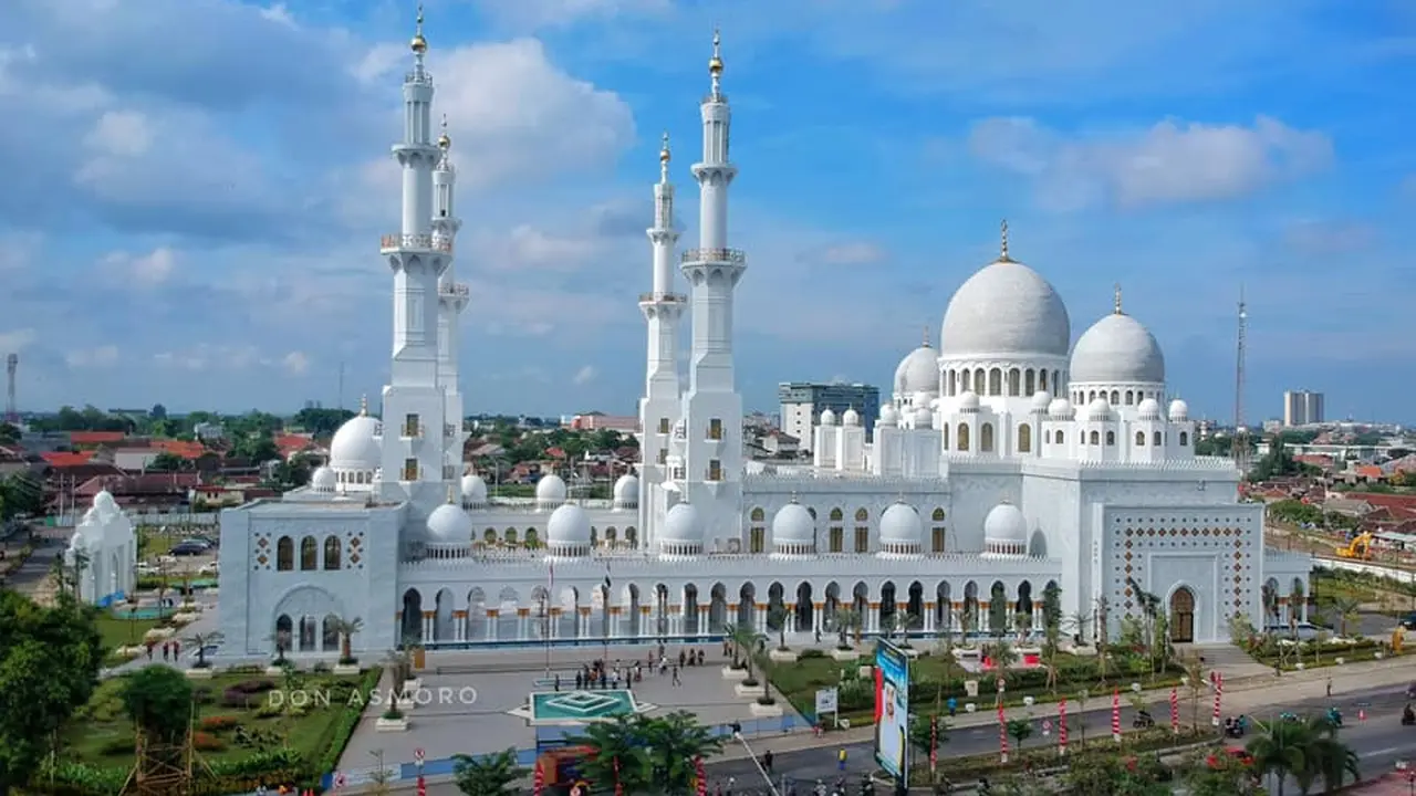 Simbol Persahabatan Antar Negara dalam Wujud Masjid Raya Sheikh Zayed ...