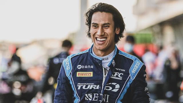 6 Potret Sean Gelael, Pembalap Formula 2 yang Curi Perhatian - Hot ...
